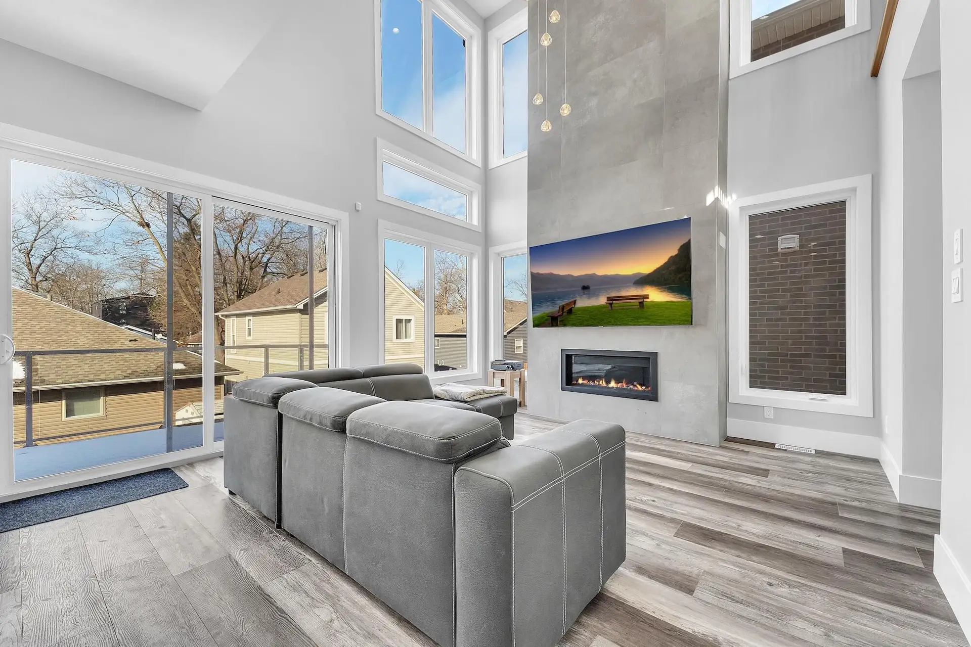 Modern Living | Rent Huron